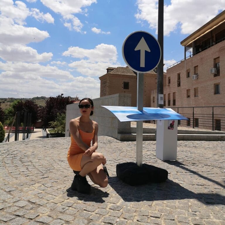 La artista colombiana Ana María Poveda, becaria del Master en ...